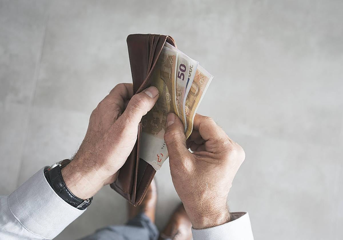 Dinero en efectivo o pago con tarjeta: la mejor opción para viajar este verano al extranjero ...